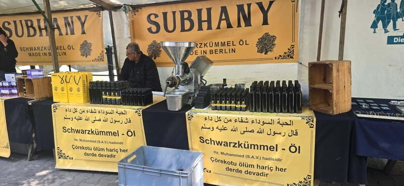 Berlin: 3.5-hour culinary bike tour away from the landmarks - Key Points