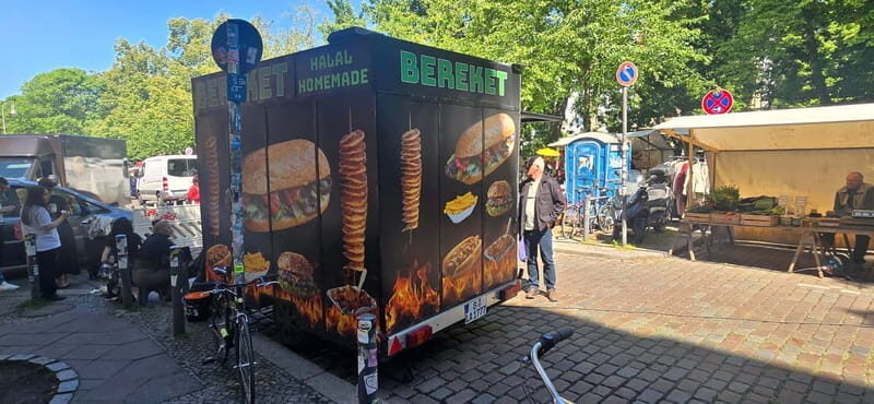 Berlin: 3.5-hour culinary bike tour away from the landmarks - Walking and Cycling Along the Landwehr Canal