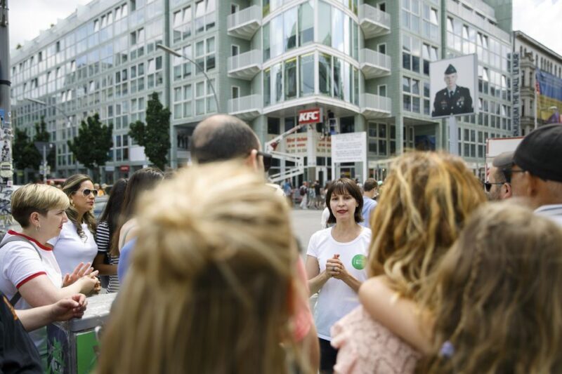 Berlin: 4-Hour Guided Highlights Tour in Spanish - A Practical Introduction to Berlins Top Sights