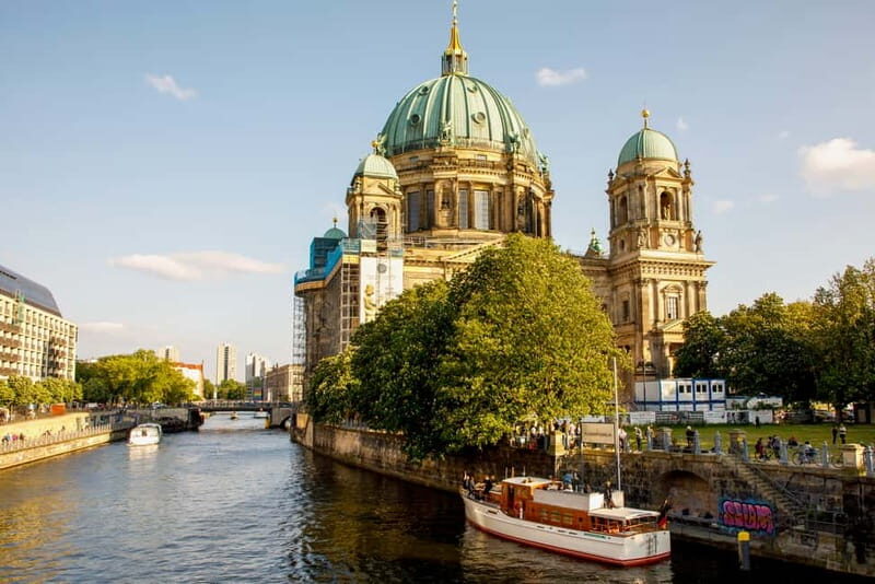 Berlin: Boat Sightseeing Tour on Electric Motor Yacht - Itinerary & Sights in Detail