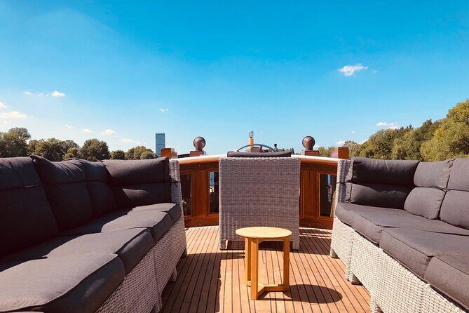 Berlin Boot Sightseeing Tour on Electric Private Yacht - What to Expect on Board