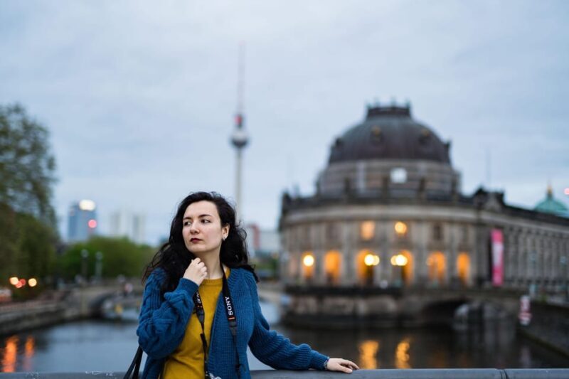 Berlin by Night: Private Photoshoot at Illuminated Cityscape - An Introduction to the Night Photoshoot in Berlin