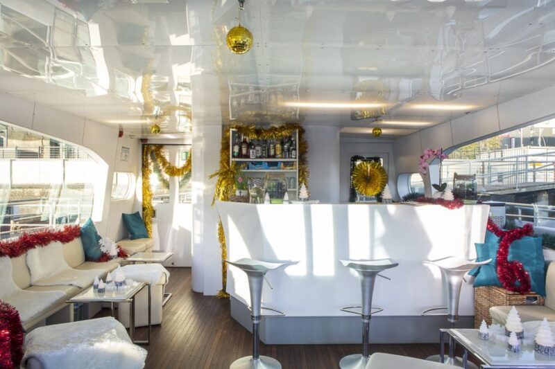 Berlin: Christmas Sightseeing Boat Tour - Berlin: Christmas Sightseeing Boat Tour – A Festive Way to See the City