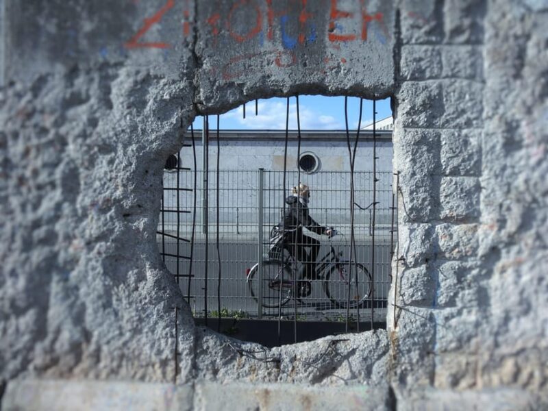 Berlin: Cold War History and Berlin Wall Guided Walking Tour - The Experience: What Makes It Worthwhile