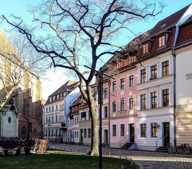 Berlin: East and West Wall Tour by Bike with a Guide - An Authentic Way to Discover Berlin