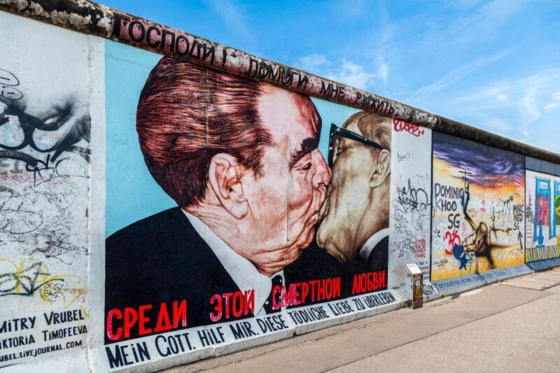 Berlin: East Side Gallery and Cold War Segway Tour - Key Points