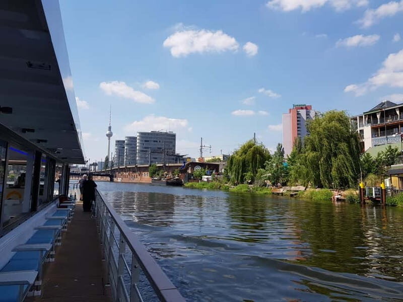 Berlin: East Side Gallery Spree Cruise in a Solar Catamaran - A Peaceful Ride with a Sustainable Twist