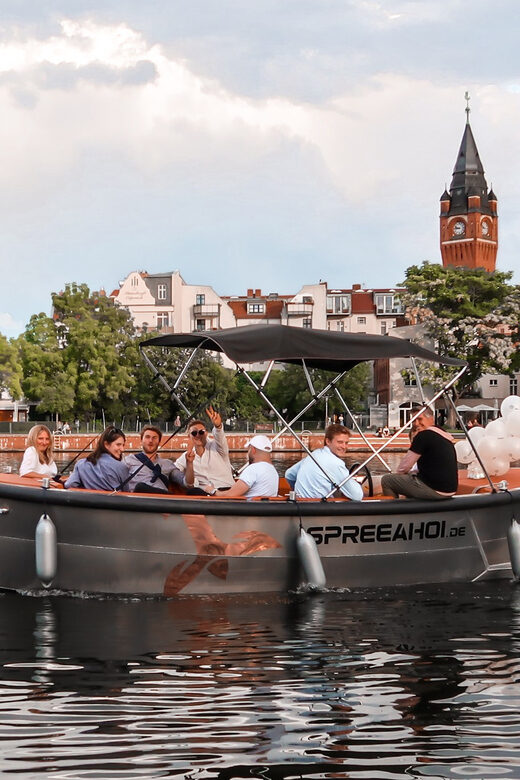 Berlin: Electric Boat Rental for self-driving 4 hrs - Key Points