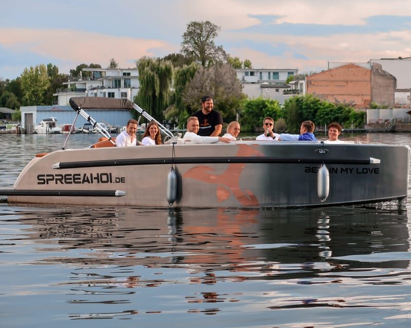 Berlin: Electric Boat Rental for self-driving 4 hrs - Equipment and Comfort: Why It’s a Thoughtful Offer
