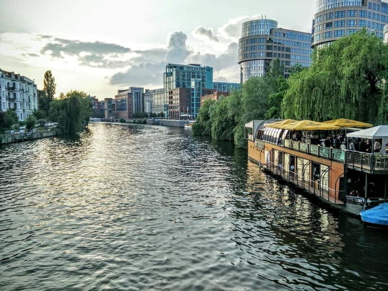 Berlin: Electric Yacht Cruise with 4-Course Dinner - Key Points