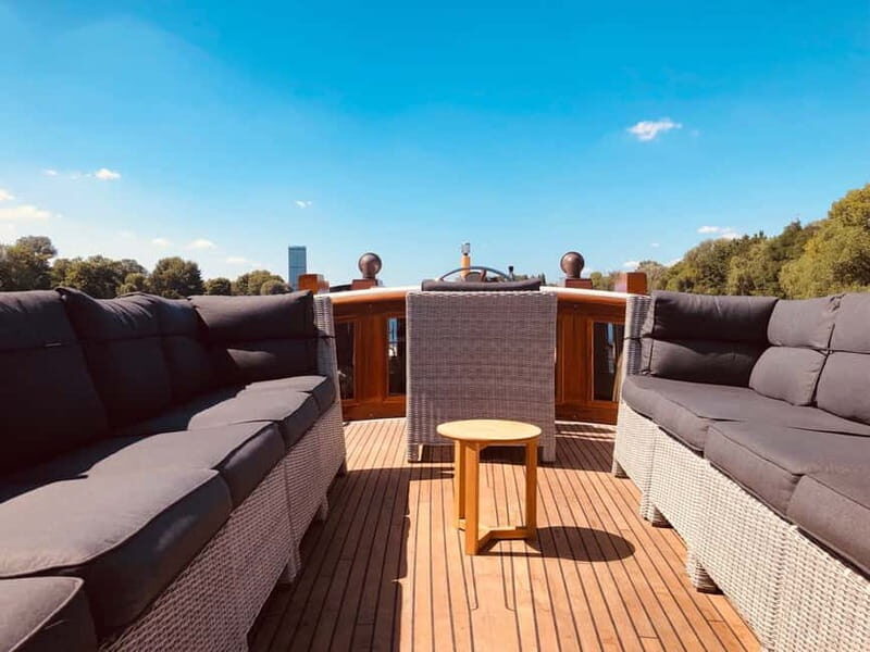 Berlin: Evening Yacht Cruise with Aperitif - Who Should Not Miss This