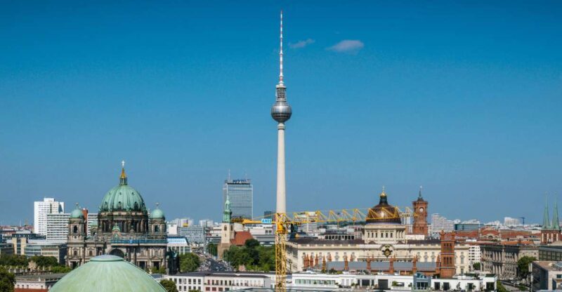 Berlin: Französischer Dom 360° Panorama & Crémant to go - The Value of the Experience