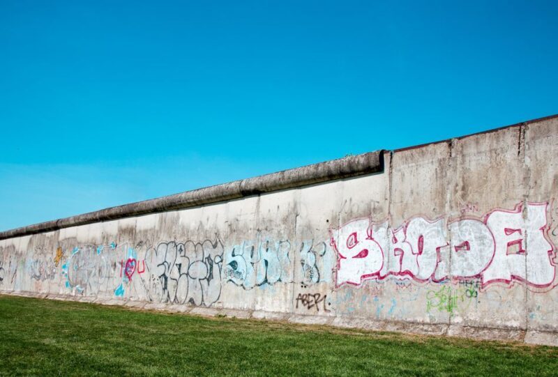 Berlin: Graffiti Workshop at the Berlin Wall - Professional Photos: Keepsakes of Your Art