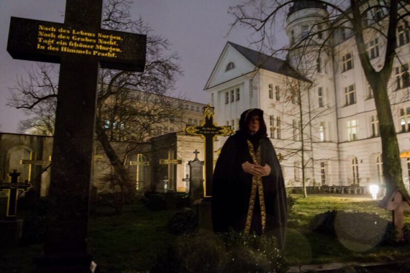 Berlin: Haunted Guided Live Theatre Tour in German - Key Points