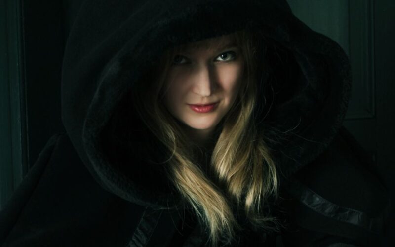 Berlin: Haunted Guided Live Theatre Tour in German - The Practical Details