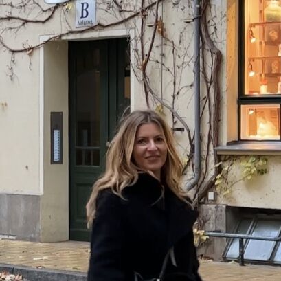 Berlin: Hidden Backyards Guided Walking Tour - Key Points