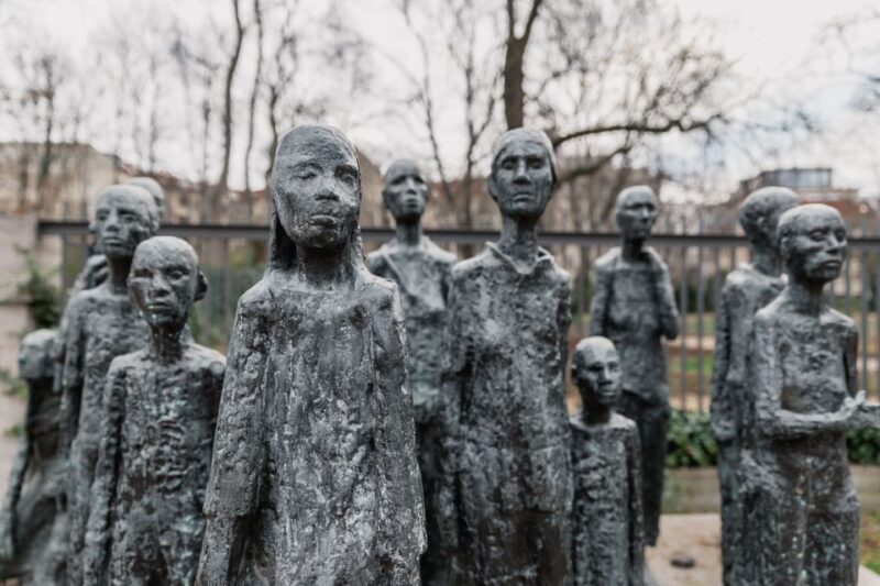Berlin: Hidden Backyards Guided Walking Tour - The Vibrant Heckmann-Höfe