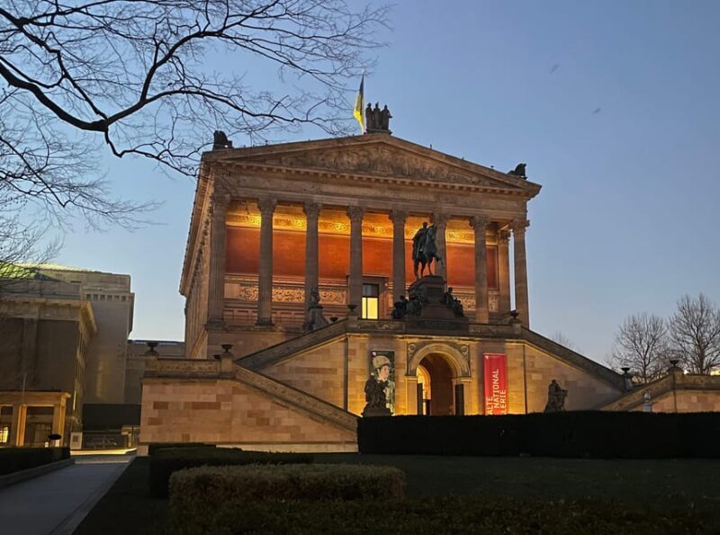 Berlin: history walk - sightseeing walk in english - Practicalities and What to Keep in Mind