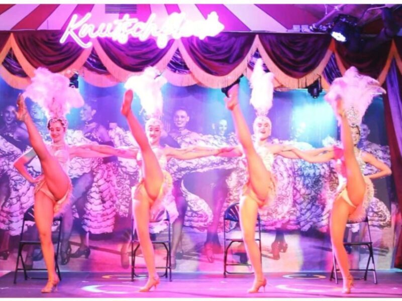 Berlin: Knutschfleck Ticket with Variety Show and Dinner - Key Points