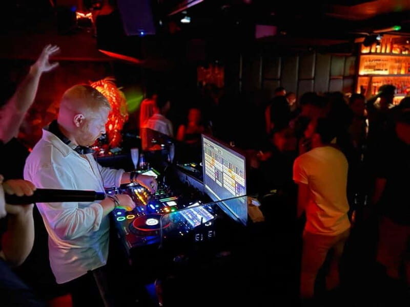 Berlin: Ludwig's Private Pub Crawl with VIP Club Entry - Practical Tips for Participants