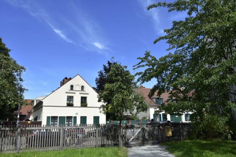 Berlin: Old Neukölln Private Walking Tour - Discovering Neukölln: A Unique Walk Through Berlin’s Trendy District