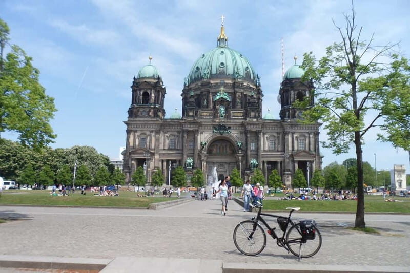 Berlin: Private E-Bike Tour of Mitte and Berlin Wall - Exploring Berlin on an E-bike