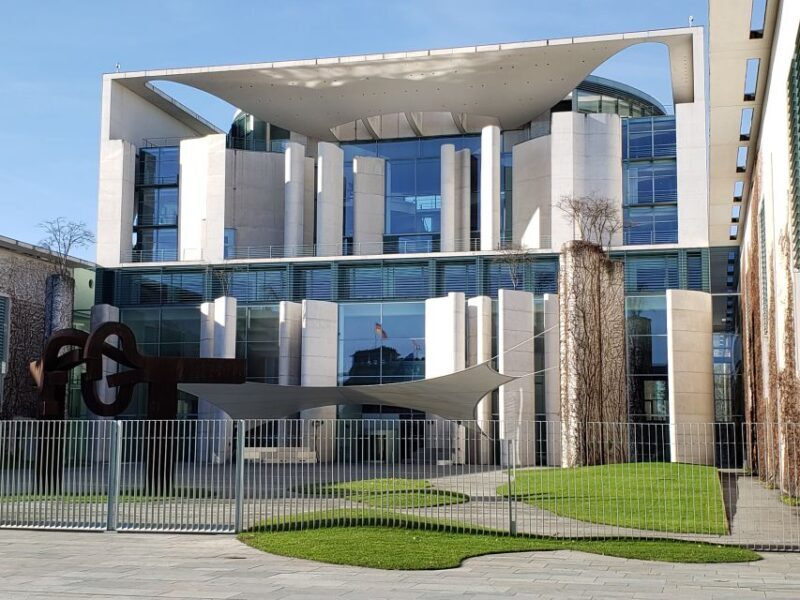 Berlin: Private Tour of Government District with Glass Dome - Key Points