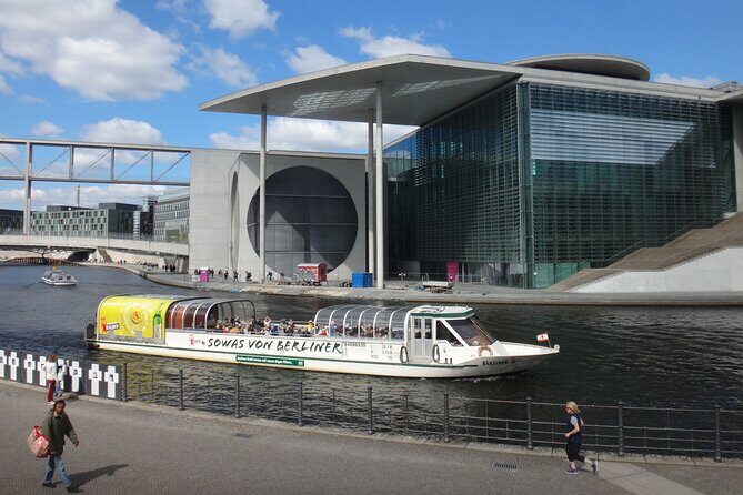 Berlin sightseeing boat tour on the Spree - The Sum Up