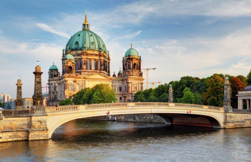 Berlin: Sightseeing Walking Tour of the Top 20 Attractions - Discovering the Heart of Berlin: An In-Depth Review