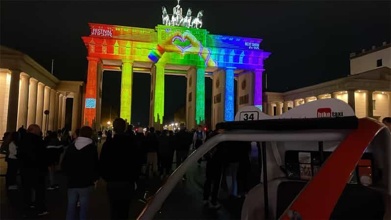 Berlin: taxi-bicycle Tour by Night and Illuminations - An Introduction to the Nightlight Magic of Berlin
