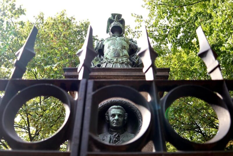 Berlin: Tour through the Invalids' Cemetery - Exploring Berlin’s Invalidenfriedhof: More Than Just Graves