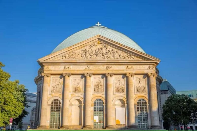 Berlin: walking tour of must-see sights - Introduction to the Experience