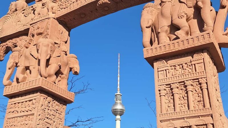Berlin: Walking tour of the old town  TV tower, city hall, palace - Key Points