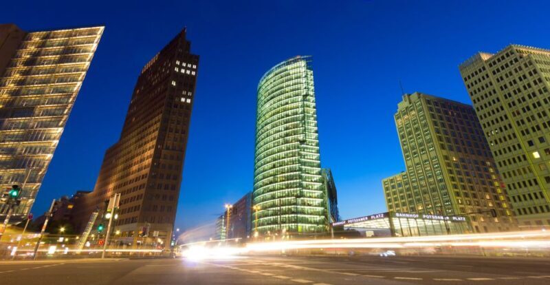 Berlin: Walking Tour of the Top 10 Sightseeing Attractions - Key Points