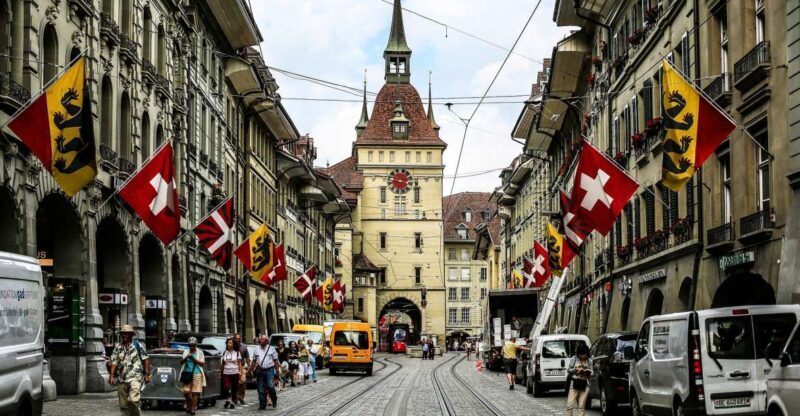 Bern Old Town - Private Historic Walking Tour - Exploring the History at the Zytglogge