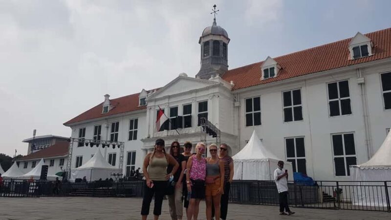 Best Jakarta Tours, your best friend in travelling. - An authentic glimpse of Jakarta in a day