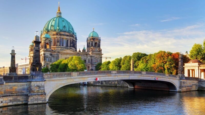 Best of Berlin: Private Walking Tour with a Local - Key Points