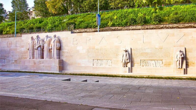 Best of Geneva: Private Walking Tour with a Local - The Sum Up