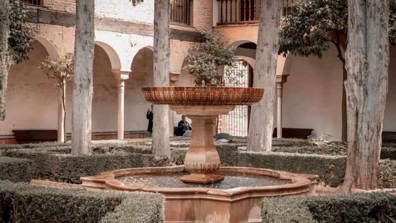 Best of Granada: Private Walking Tour with a Local - Why This Tour Works Well
