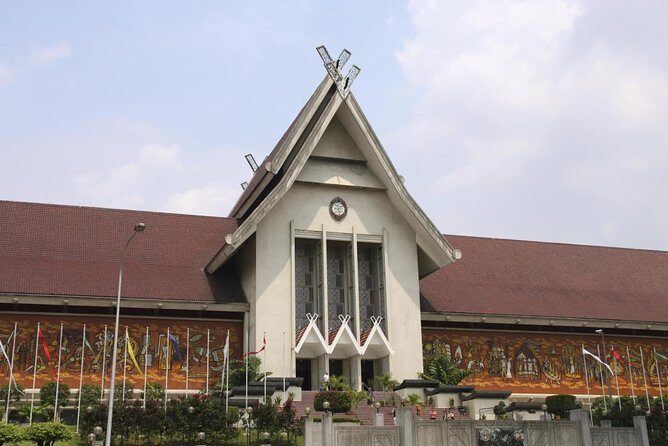 Best of Kuala Lumpur City Tour Including National Museum and National Monument - An In-Depth Look at the Kuala Lumpur City Tour
