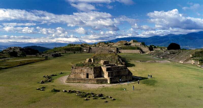 Best of Monte Albán and visit two villages arround - Visiting Artisan Villages: Alebrijes and Black Pottery
