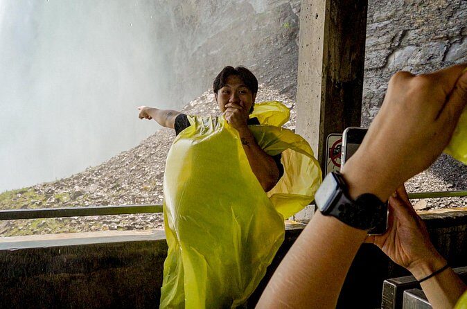 Best of Niagara Falls Canada Tour with Voyage to the Falls Boat - FAQ