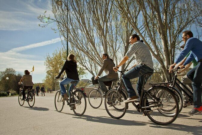 Best of Paris by Bike with a Local - Key Points