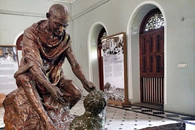 Best of Pune Private City Tour with Lunch and Transport. - Architectural and Historic Gems