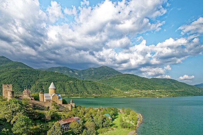 Bestseller Day Trip to Kazbeg/Gergeti Delicious Lunch at Rooms - What’s Included & What’s Not