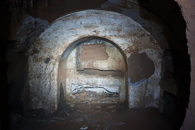 Between catacombs and ancient quarries, in the largest underground of Rome - Practical Details to Consider