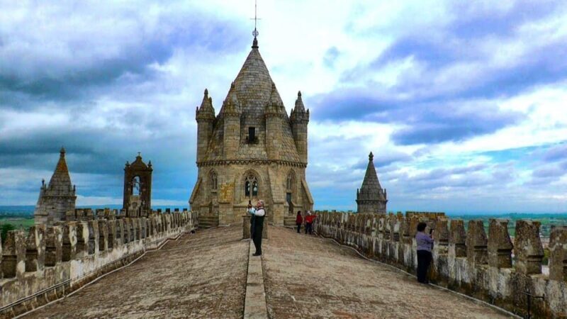 Between Life & Death: Roman Temple, Cathedral & Bone Chapel - Évora Cathedral: A Gothic Marvel