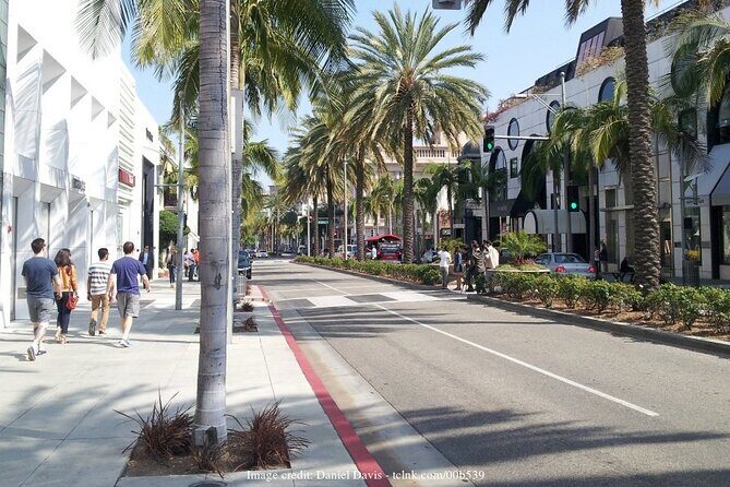 Beverly Hills & Rodeo Drive: Private 2-hour Walking Tour - The Sum Up