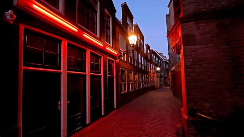 Beyond the Coffee Shops: Amsterdams Underground Drug Story - Who Will Benefit Most from This Tour?