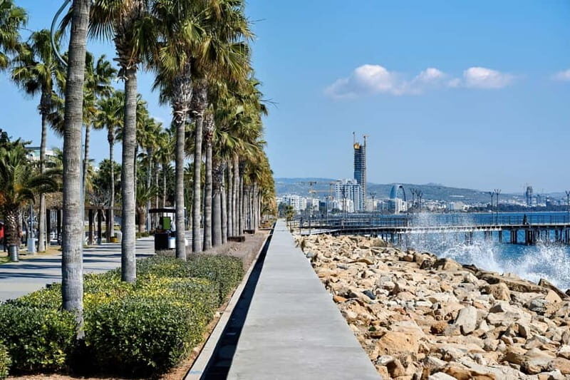 Biarritz: Express Walk with a Local in 60 minutes - Key Points